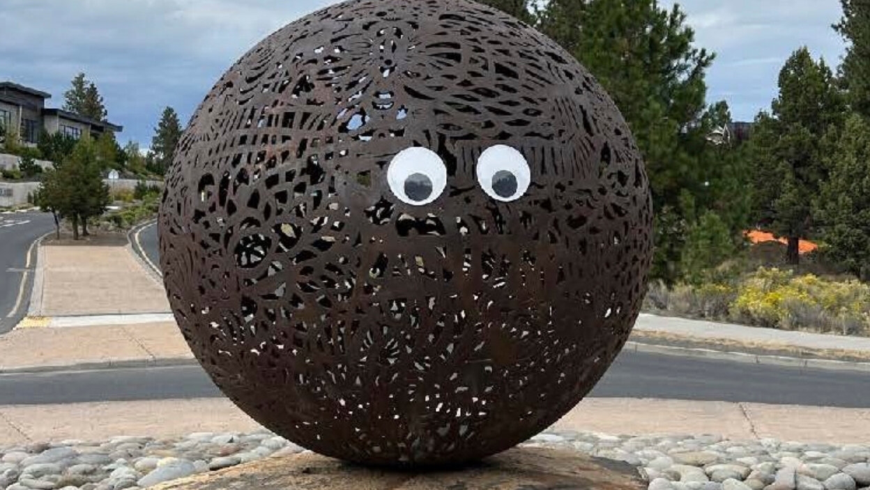 Community Plus - Oregon Today News - ‘Googly Eye Bandit’ In Oregon Com...